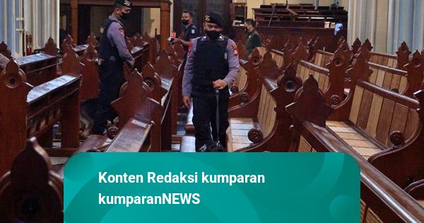 Foto: Pengecekan Keamanan di Gereja Katedral Jakarta Jelang Misa Natal | kumparan.com